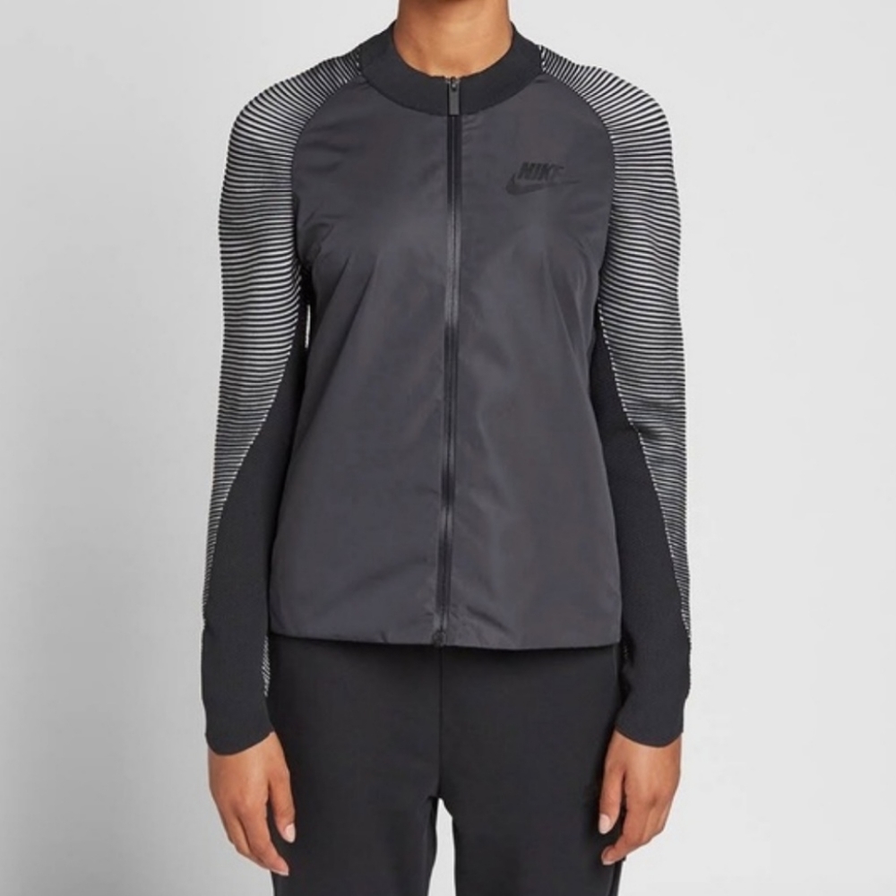 Nike Sportswear Dynamic Reveal Black Jacket - Gem